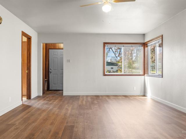 306 Foster Ave