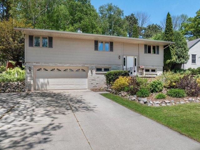 306 Fenway Ter, Manitowoc, WI 54220