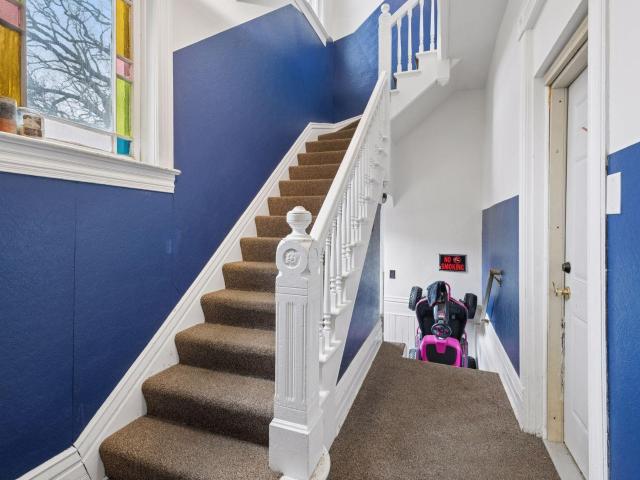 306 King Street W