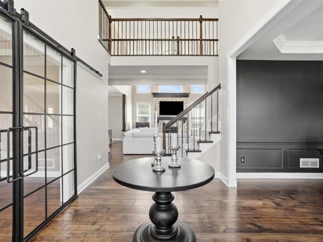 306 Hedgerow Dr