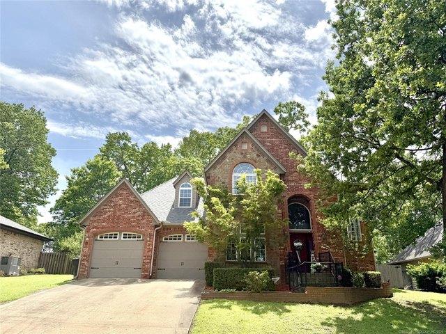 306 Hickory Dr, Tahlequah, OK 74464