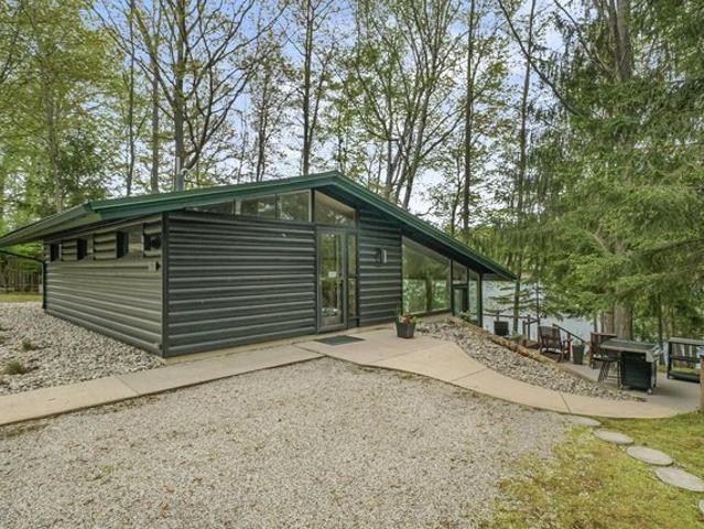 306 Highview Rd, Traverse City, MI 49696