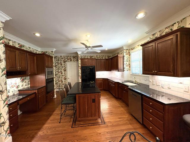 306 Lakeside Circle