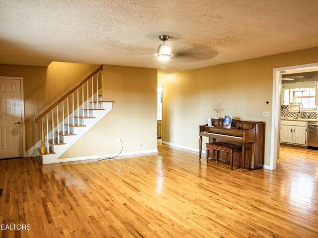 306 Mountain Rd