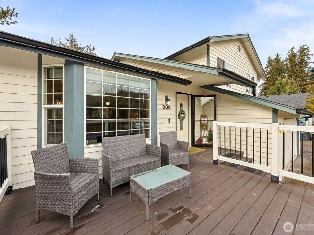 306 Maple Drive N