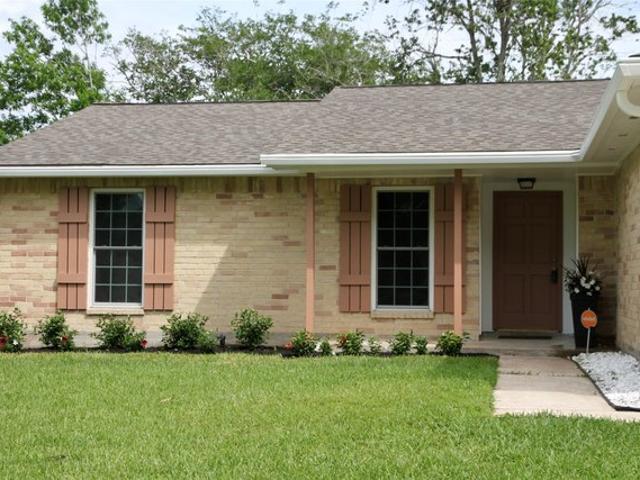 306 Maple Leaf St, League City, TX 77573
