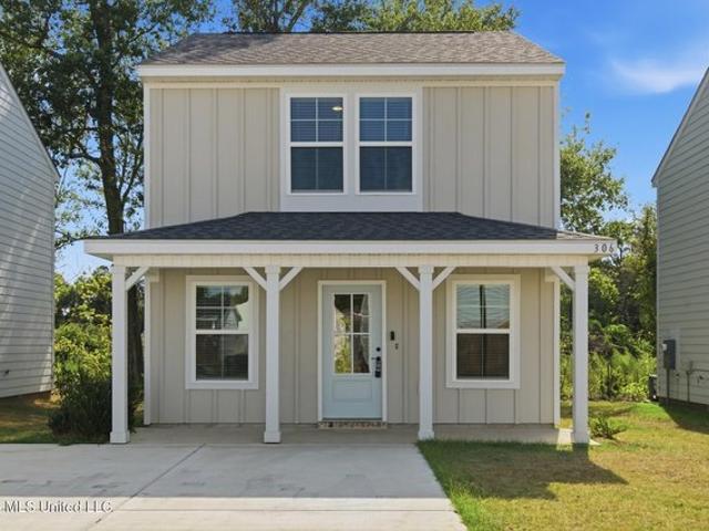 306 Meadows Ln, Gulfport, MS 39507