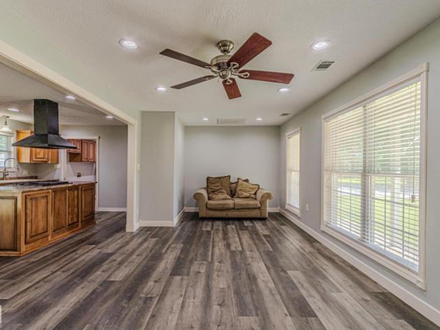 306 N Center Hill Road
