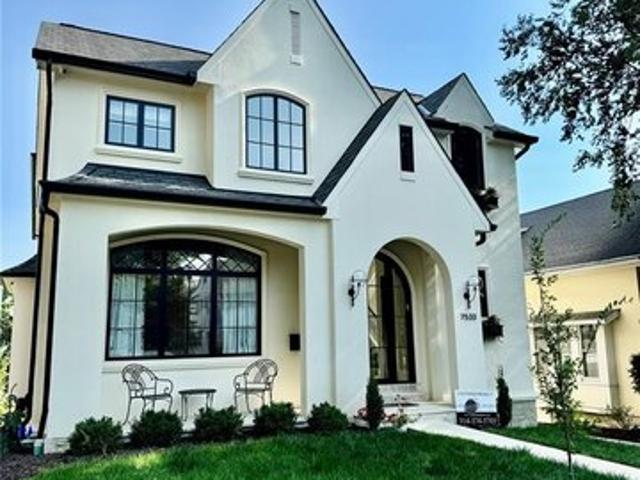 306 N Central Ave, Clayton, MO 63105