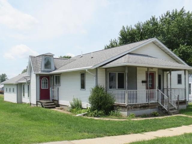 306 N Eliza St, Maquoketa, IA 52060