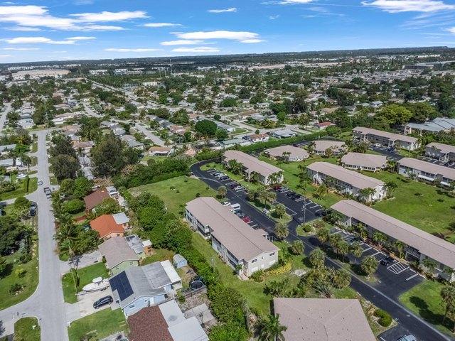 306 S Circle Dr SS Unit 203, Boynton Beach, FL 33435