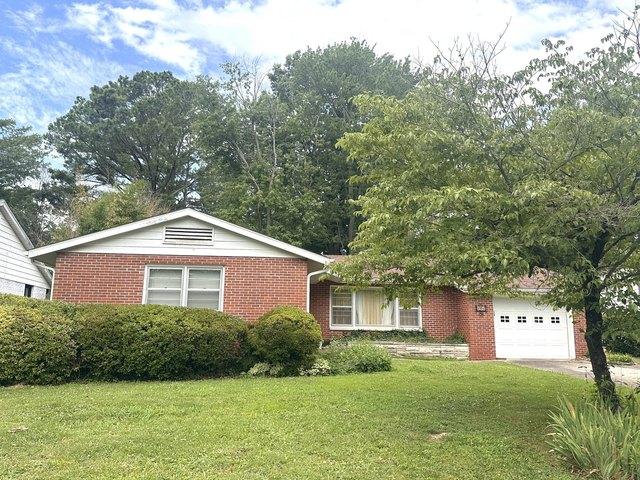 306 S Orchard Dr, Carbondale, IL 62901