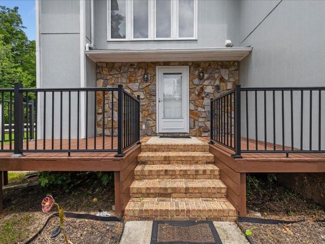 306 Smoke Tree Way