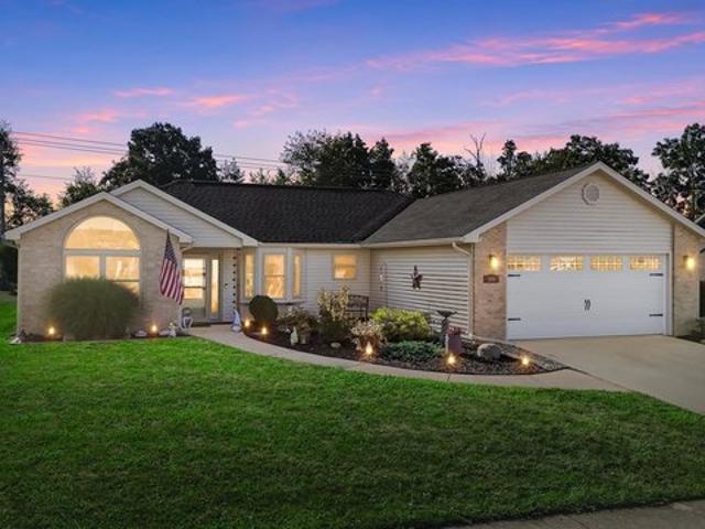 306 Sunstar Dr, Angola, IN 46703