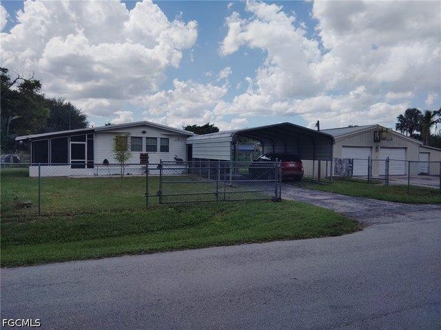 306 Pinecrest Ave NW, Moore Haven, FL 33471