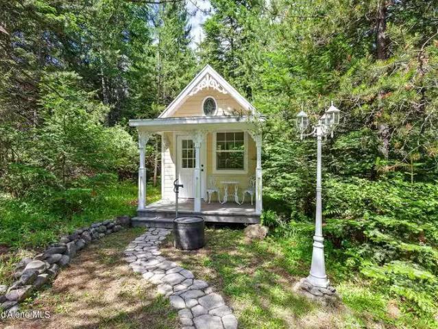 306 Pinewood Ln, Cocolalla, ID 83813 650332499