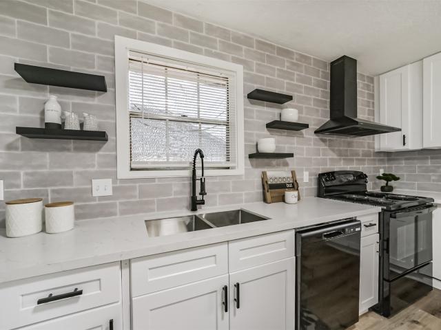306 Red Bud Ln, Baytown, TX 77520 | MLS #92231