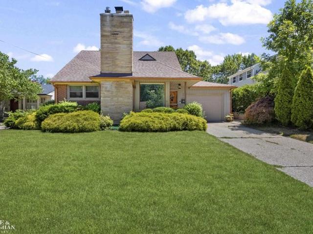 306 Ridge Rd, Grosse Pointe Farms, MI 48236