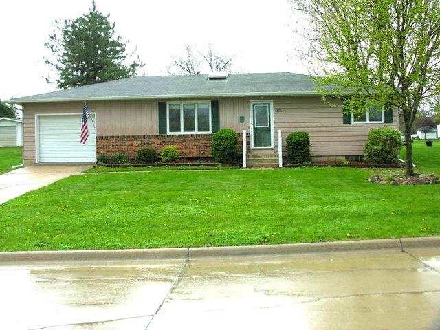 306 W 7th St, Riceville, IA 50466