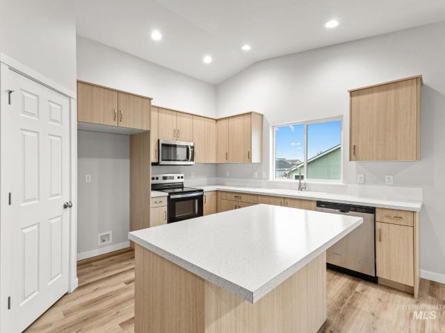 306 W 17th Ave