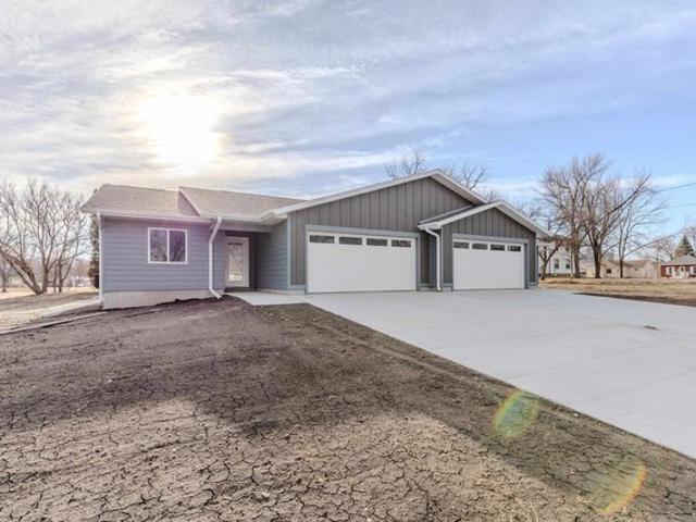 306 W 1st St Unit B, Lake Park, IA 51347