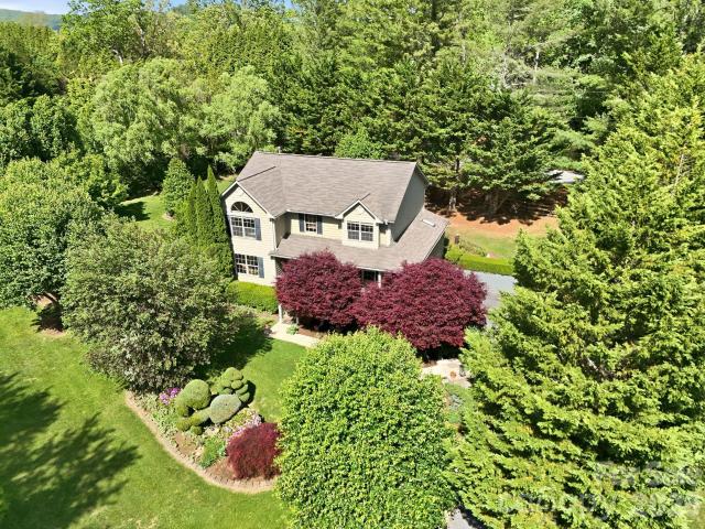 306 Woodview Ct, Fletcher, NC 28732 | MLS #4368 | Compass