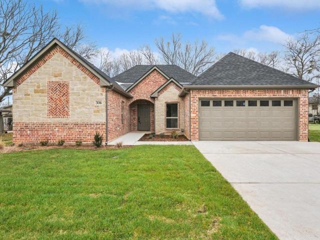 306 West Mc Lain Dr, 3 beds, 2 full baths