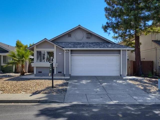 306 Zachary Dr, Vacaville, CA 95687