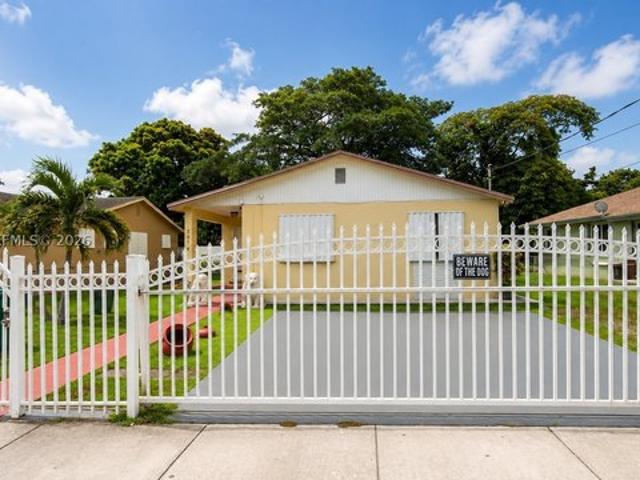 3074 NW 64th St, Miami, FL 33147