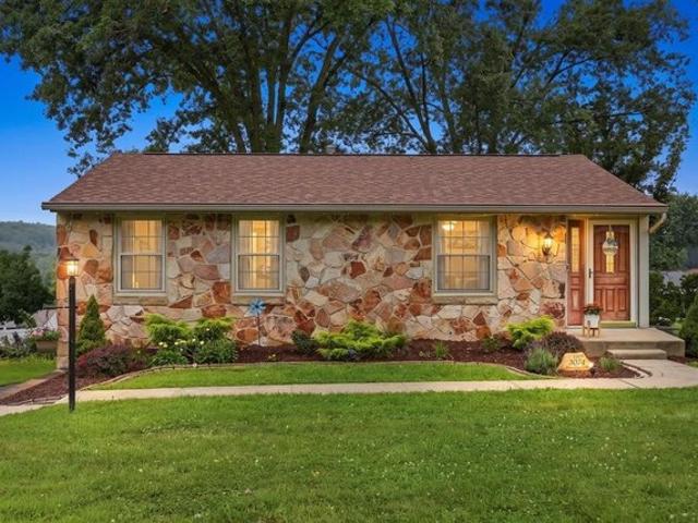 3074 Piney Bluff Dr, South Park, PA 15129