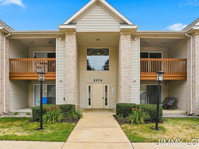 3074 W Crystal Waters Dr Unit 8, Holland, MI 49424