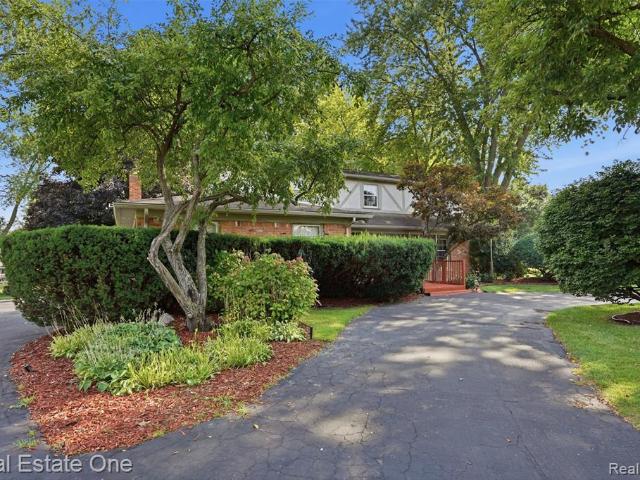30752 Woodstream Court