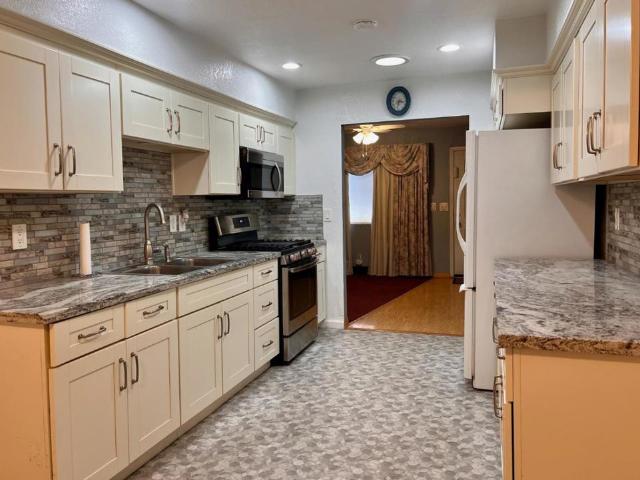 3076 Ascot Lane