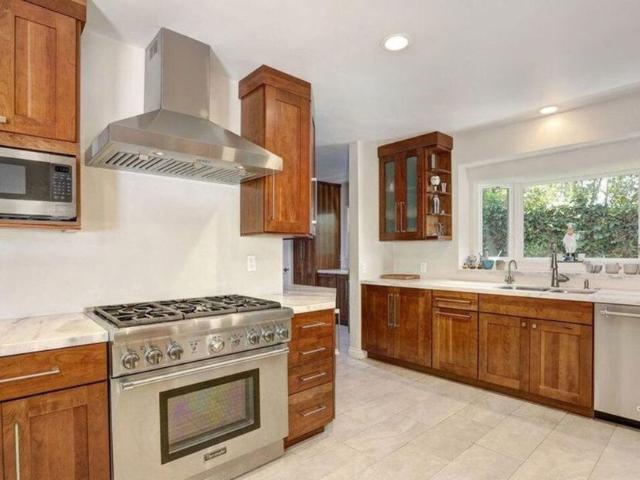 3076 Earlmar Drive