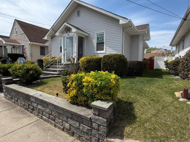 3076 Roxbury Road