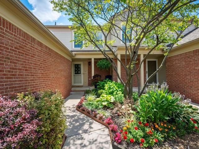 3076 Village Cir N, Ann Arbor, MI 48108