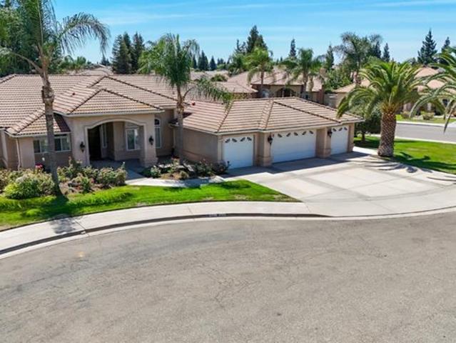 3077 Express Ct, Madera, CA 93637