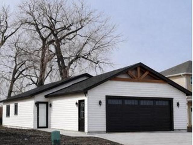 3077 45th Ave S, Grand Forks, ND 58201