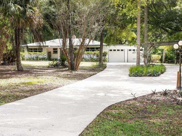3079 Grand Ave, Deland, FL 32720