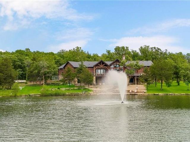 30700 W 102nd St, De Soto, KS 66018