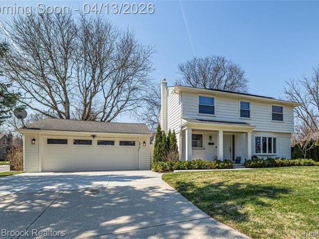 30707 Fairfax St, Southfield, MI 48076