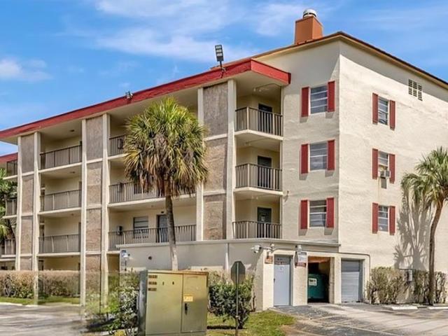 3070 NW 48th Ter Apt 212, Lauderdale Lakes, FL 33313