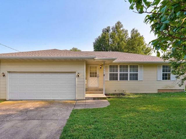 3070 W Calhoun St, Springfield, MO 65802