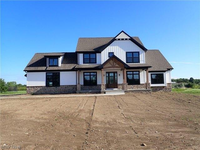 3071 Meadow Creek Dr, Aurora, OH 44202