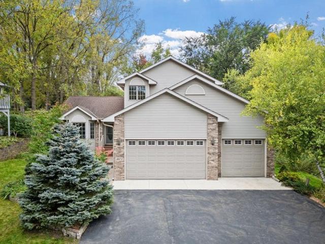3071 Avon St N, Roseville, MN 55113