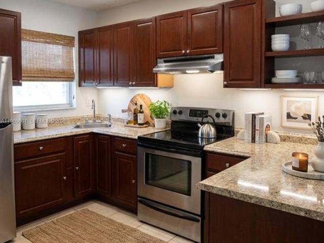 3071 E Sunrise Lakes Dr Apt 306, Sunrise, FL 33322