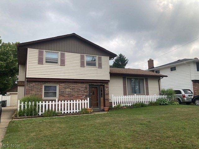 3071 Hetzel Dr, Parma, OH 44134