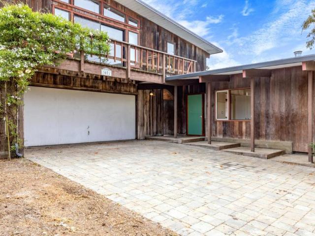 3071 Sloat Road