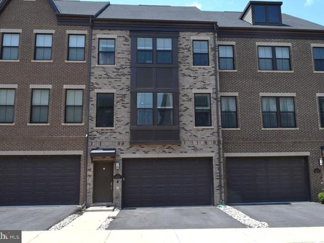 3072 Alan Shepard St, Herndon, VA 20171