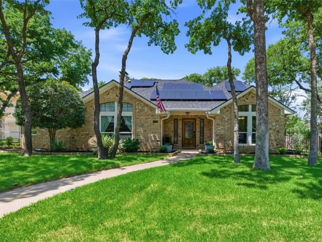 3072 High Cliff Dr, Grapevine, TX 76051